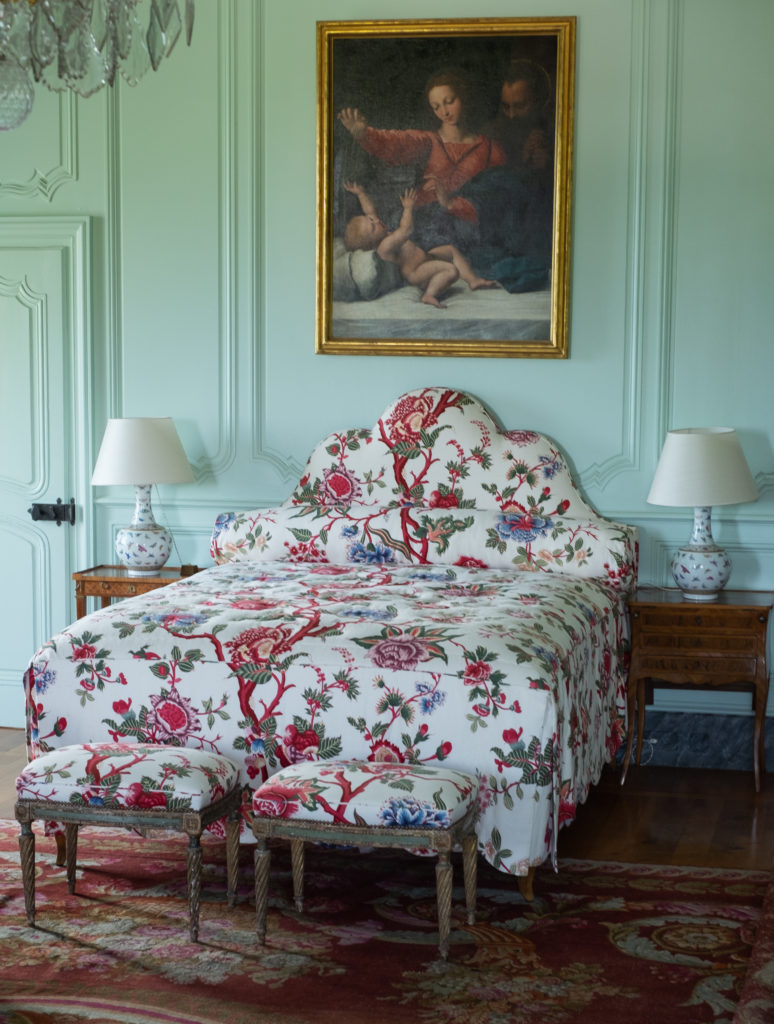 Visit HAUTEFORT - a classic castle in the deep heart of France - Deep ...