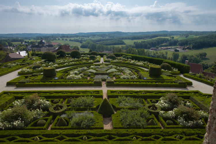 Visit HAUTEFORT - a classic castle in the deep heart of France - Deep ...