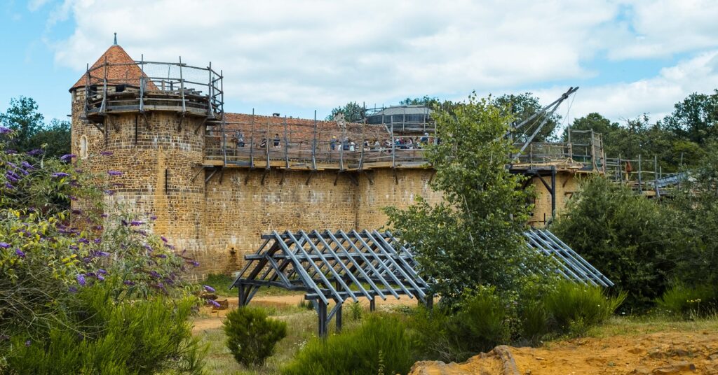 Building a new "medieval" castle at Guédelon - Deep Heart of France