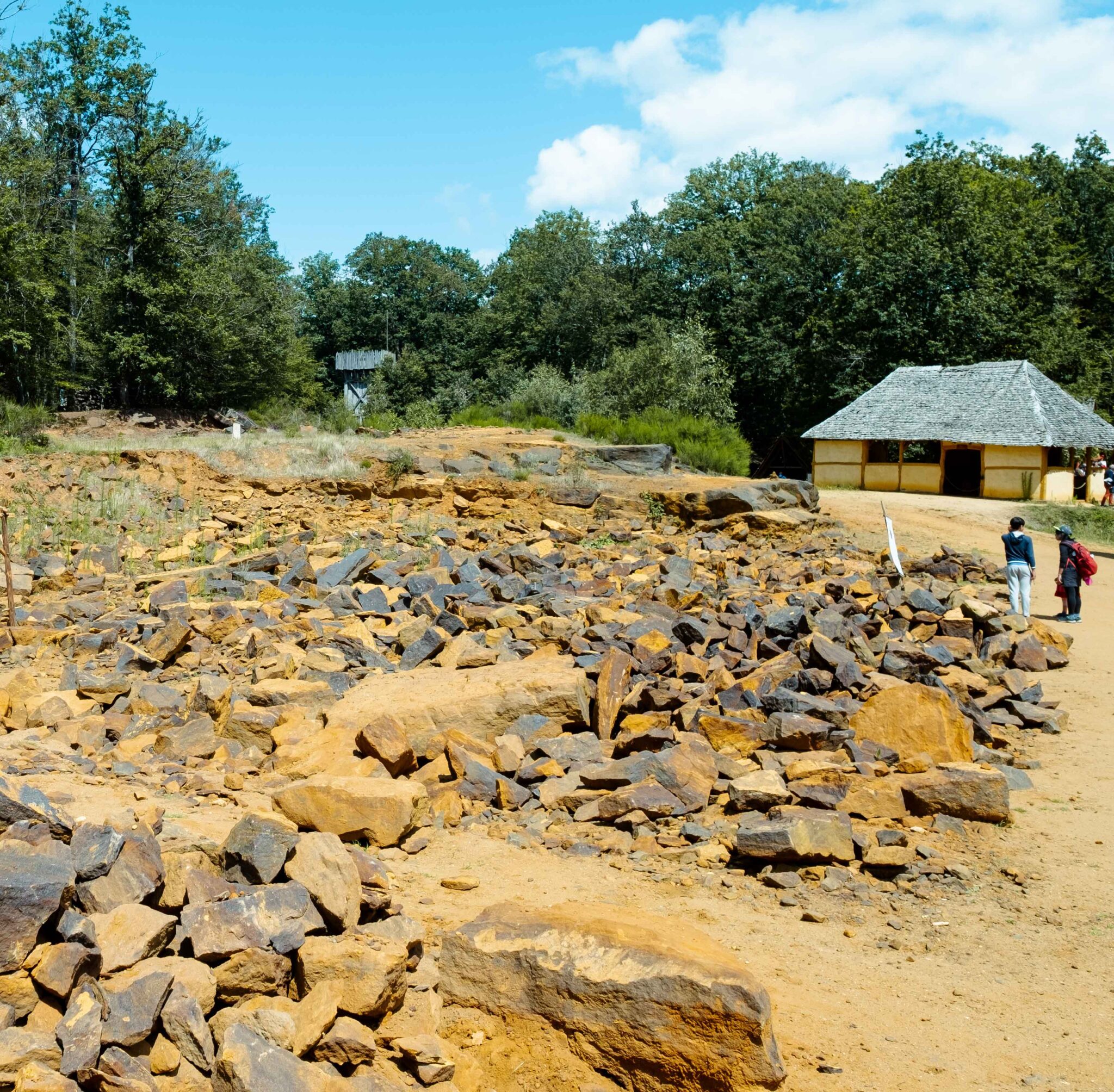 Building a new "medieval" castle at Guédelon - Deep Heart of France