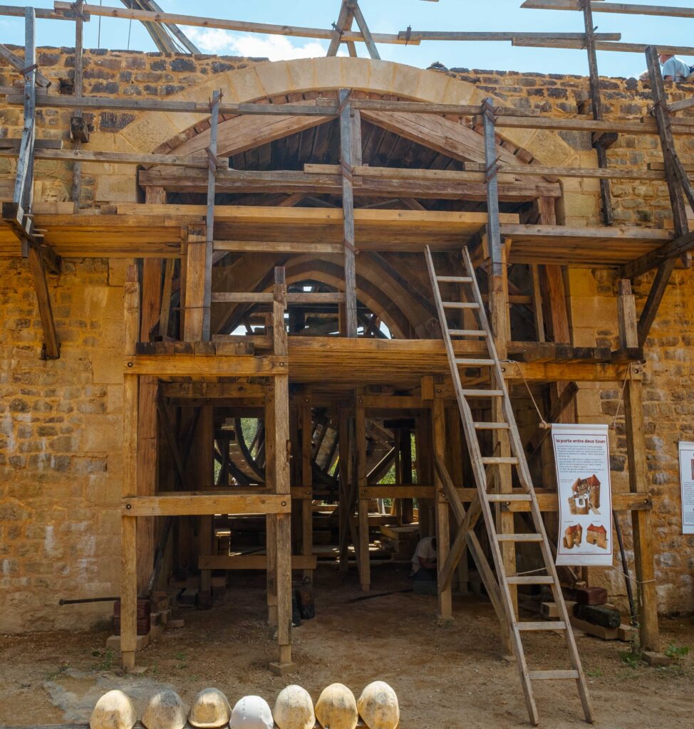 Building a new "medieval" castle at Guédelon - Deep Heart of France