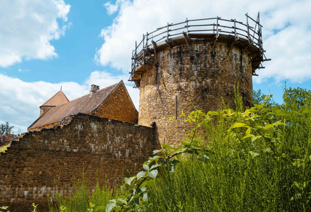 Building a new "medieval" castle at Guédelon - Deep Heart of France