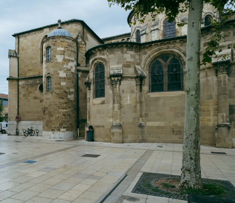 VALENCE: France’s “Gateway to the South” has a big-city feel - Deep ...